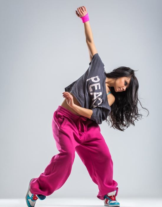 Los jóvenes imponen la moda de las prendas anchas y grandes